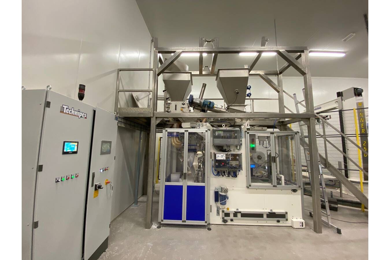 Wikkelmachine, robotpalletiser en afzakinstallatie voor suikertoppings ...