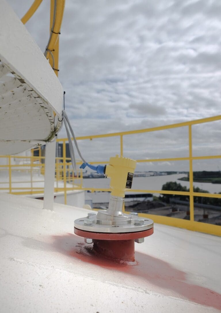 Niveaumeting met radar verhoogt veiligheid en efficiency - Solids ...